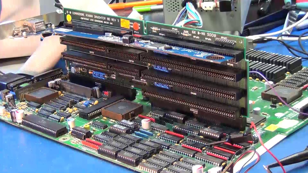 Amiga 3000 daughterboard defect debug and repair - YouTube