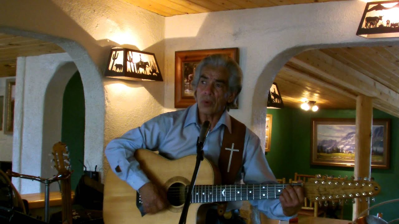 Johnny Bencomo plays his 18 string guitar at The Settlement Smokehouse ...