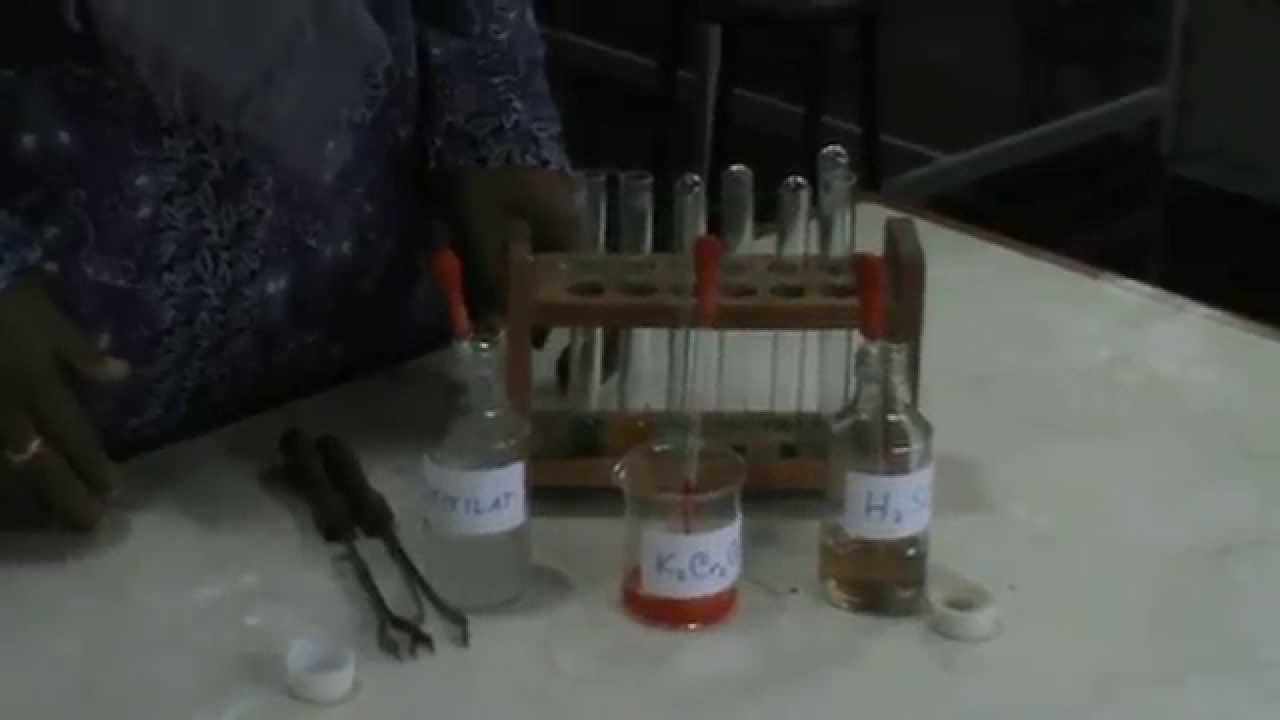 Perangkat percobaan fermentasi alkohol dan alat destilasi sederhana ...