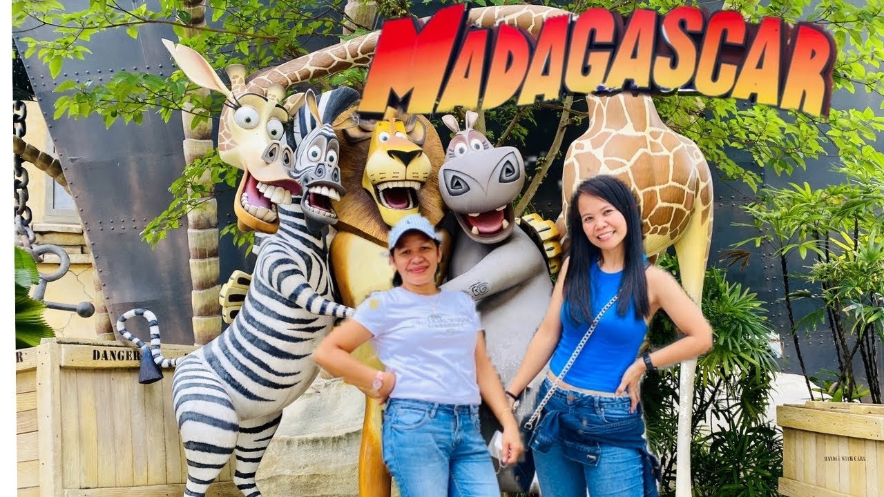 Madagascar. A crate adventure ride || Universal Studios Singapore - YouTube