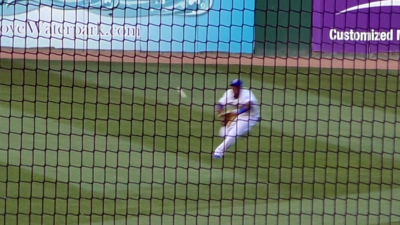 Johan Mieses makes a running shoestring catch - YouTube