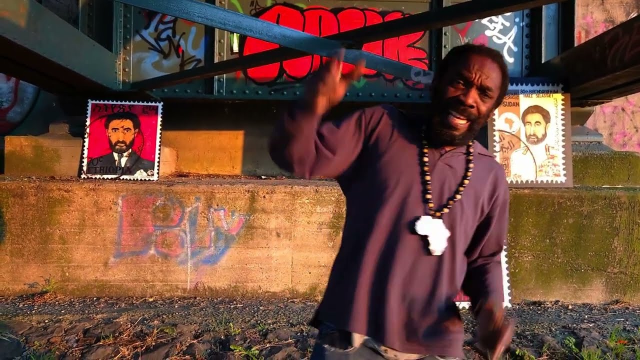 STRAWL Original - Dem don't know what Happen - YouTube