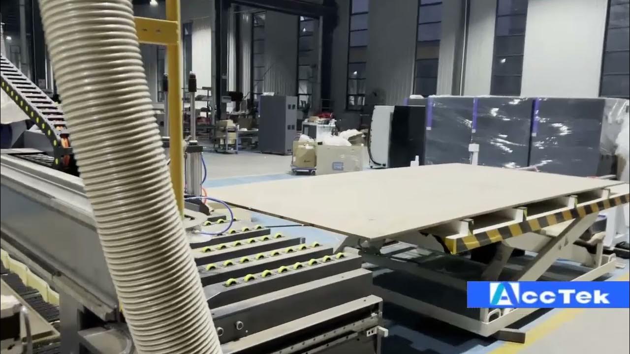 AccTek [AKM] Automatic loading and unloading ATC CNC Router - YouTube