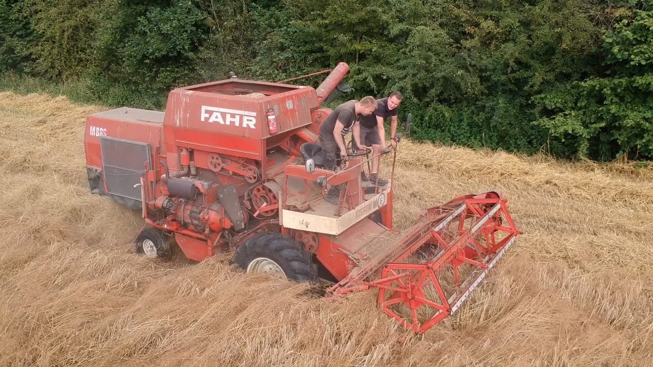 Fahr M88S combine harvester - YouTube