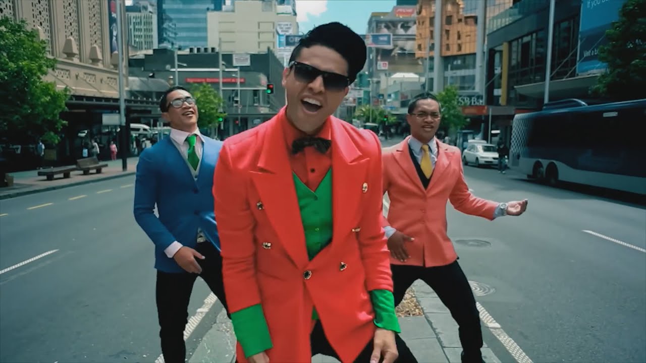 The Jgeeks & their abs - YouTube