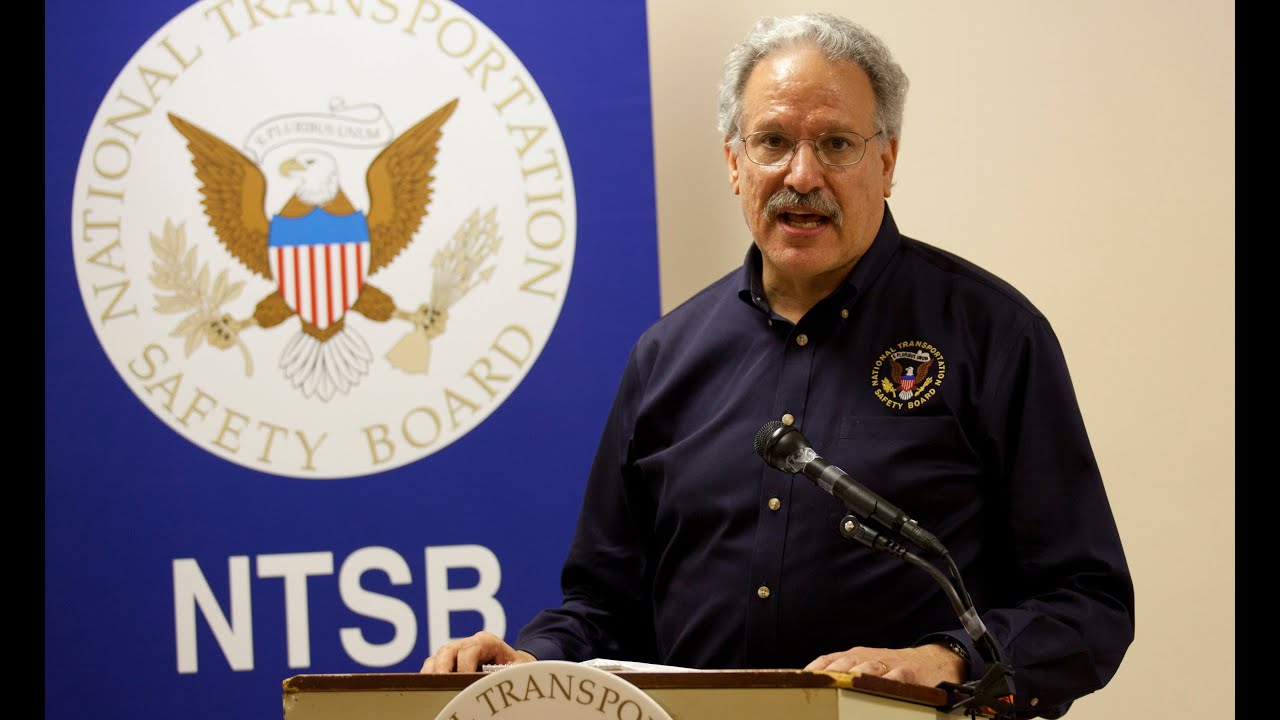 NTSB holds press briefing on head-on train collision in Oklahoma. - YouTube