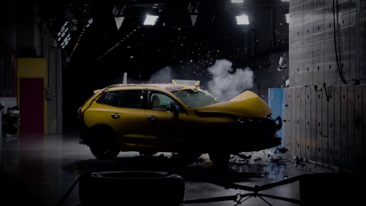 The new Volvo XC60 Small overlap crash test - YouTube