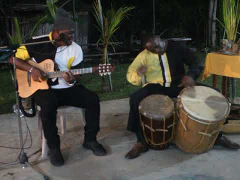 Singa,Singa Merua:  Lloyd Augustine accompanied by Desriee Diego withJoshua Arana