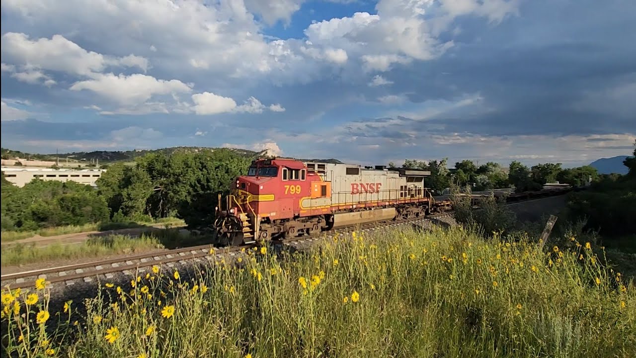 BNSF 799 LEADS THE B-EMPDEN3-03A EMPTY BARETABLE TRAIN! 8/5/23 - YouTube