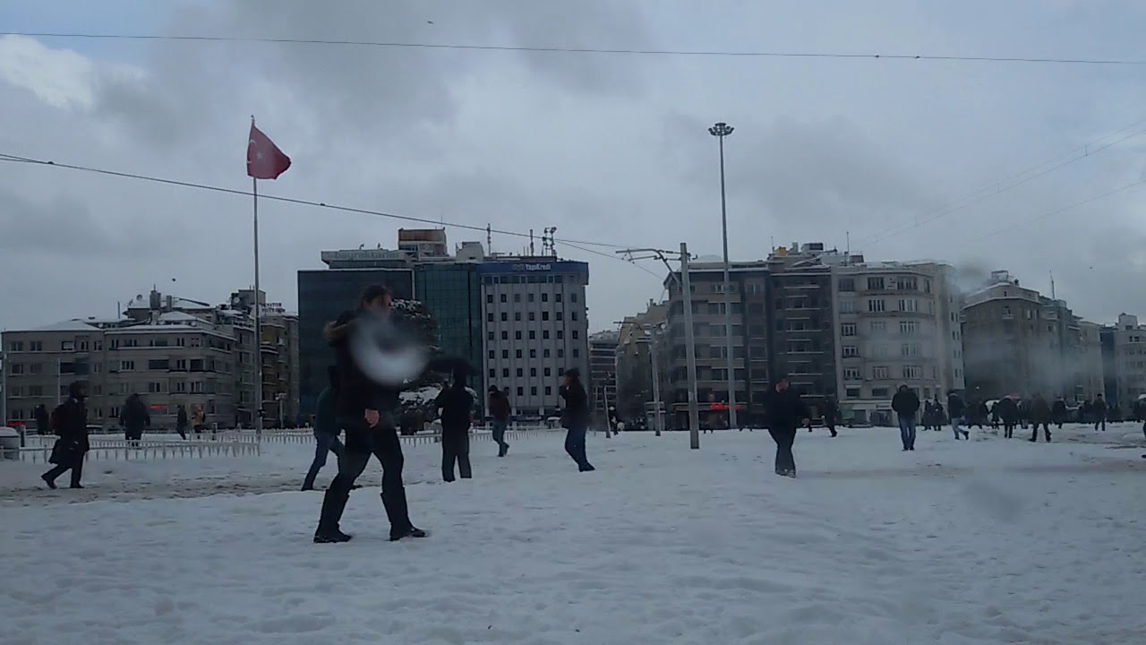 Taksim Square Covered in Snow - Winter, 2015 - YouTube