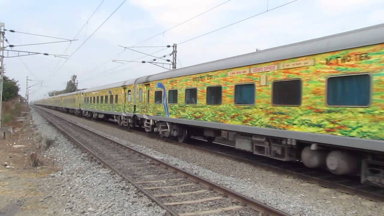 New Delhi-Mumbai Duronto Express. - YouTube