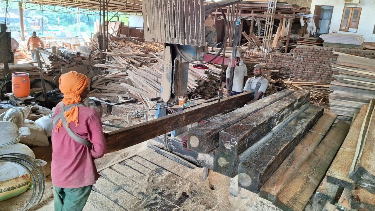 Wood Logs Cutting In factory of India // Wood Cutting Work in India ...