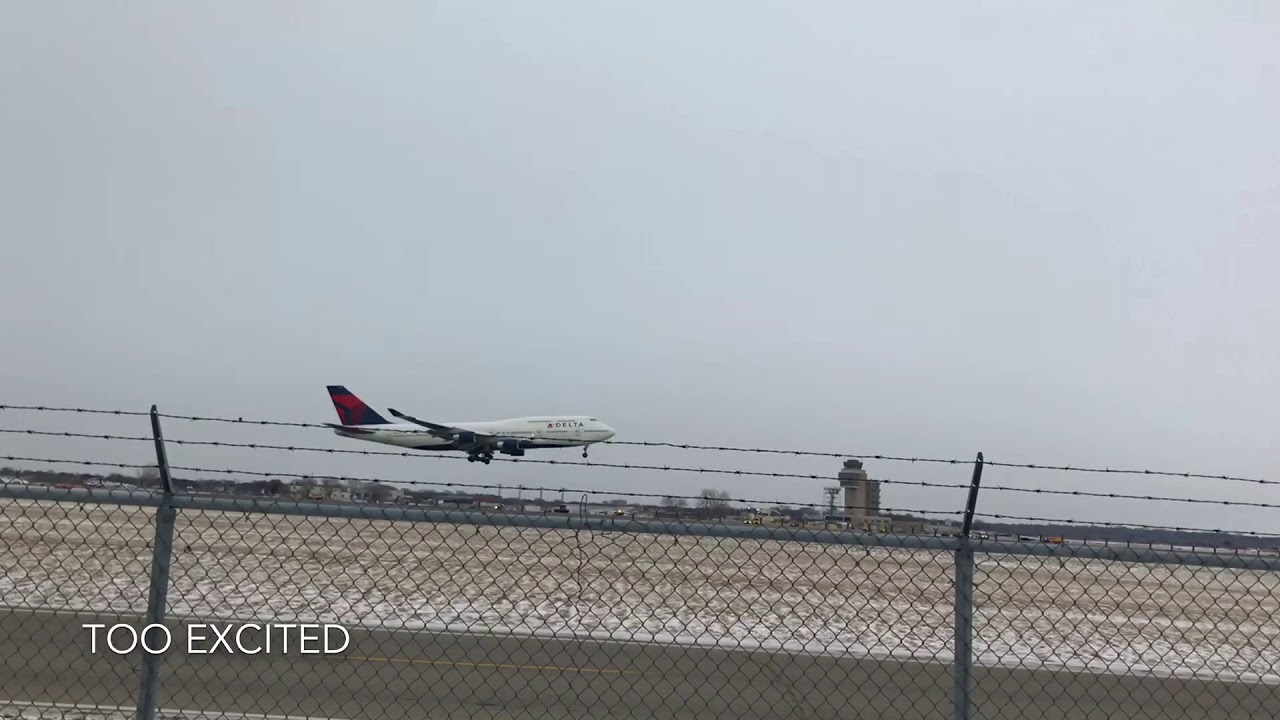The Last Delta 747 to Land At MSP (Dec 2017) Low Flyby And Landing ...