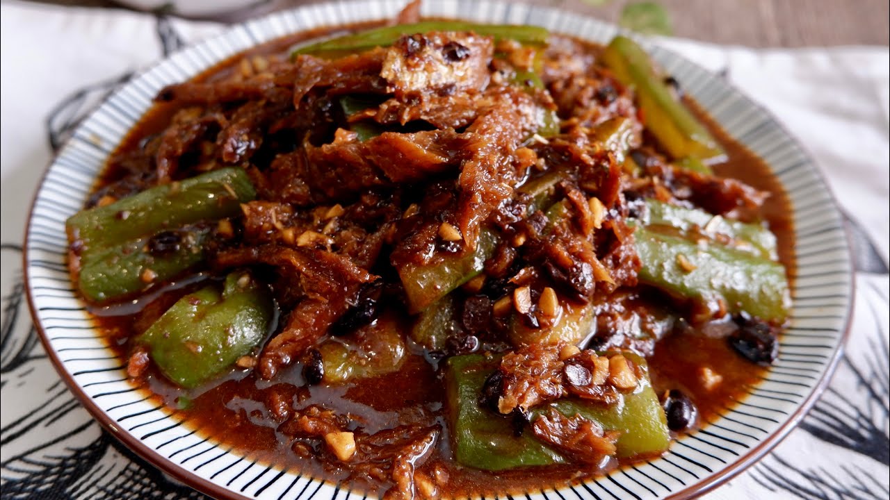 Home-Style Canned Dace & Bitter Gourd in Minutes! 苦瓜炒鳊鱼罐头 Chinese Dace ...