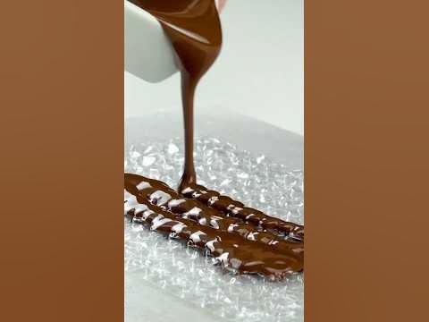 Не лопай пузырьки! Лучше залей их шоколадом #chocolate - YouTube