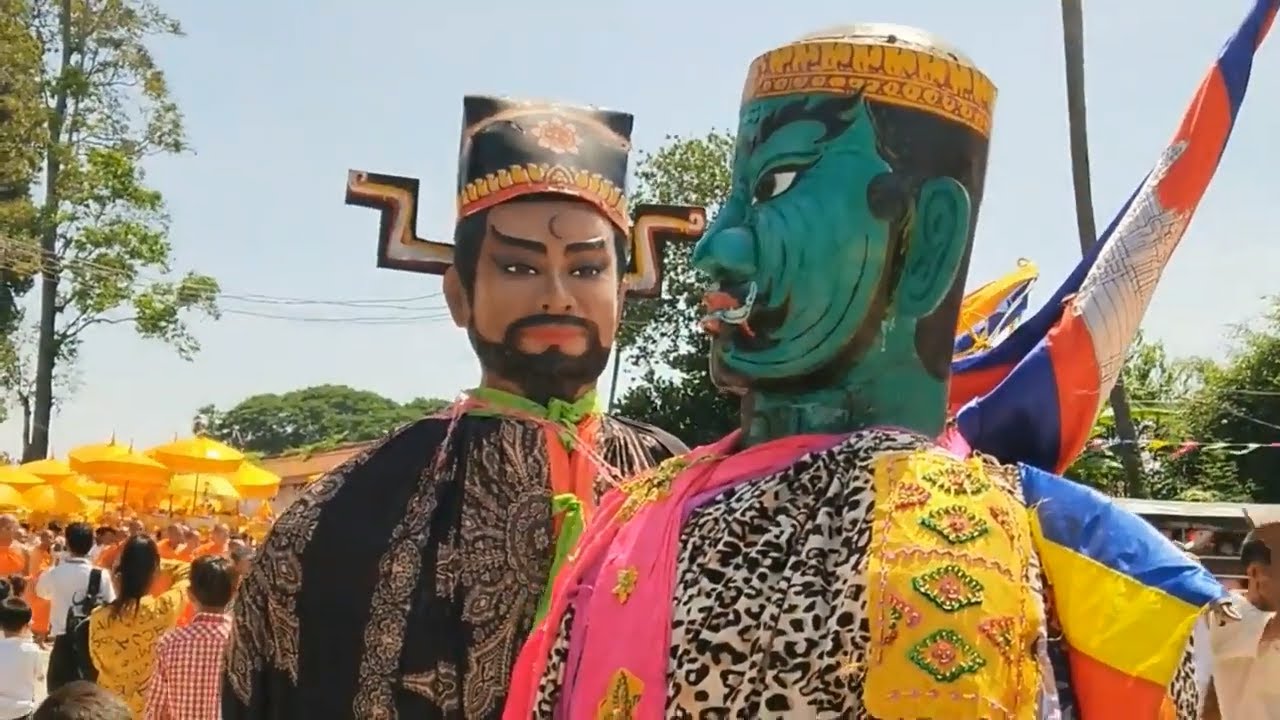 Ting Mong | Scarecrow, Scarecrow Dancing Videos, Amazing Funny Videos ...