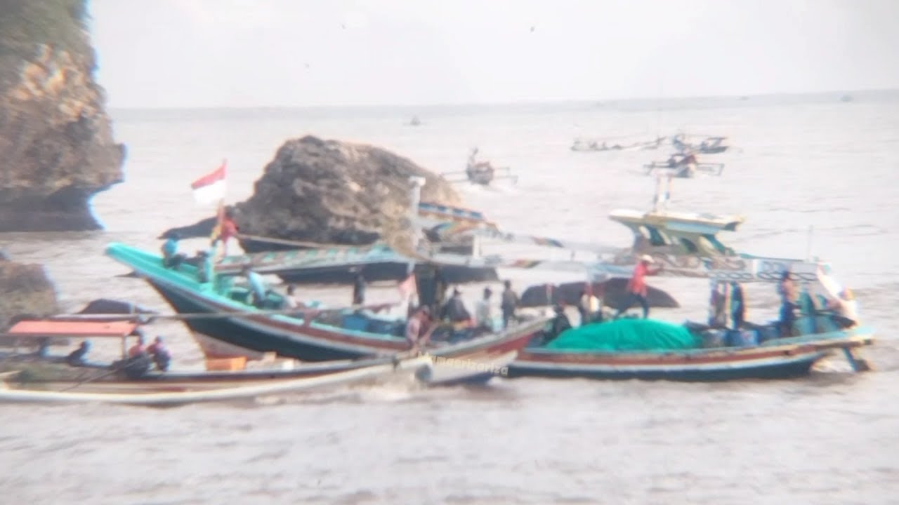 Kapal Oleng hampir tabrak perahu speed 14/5/25 Sore - YouTube