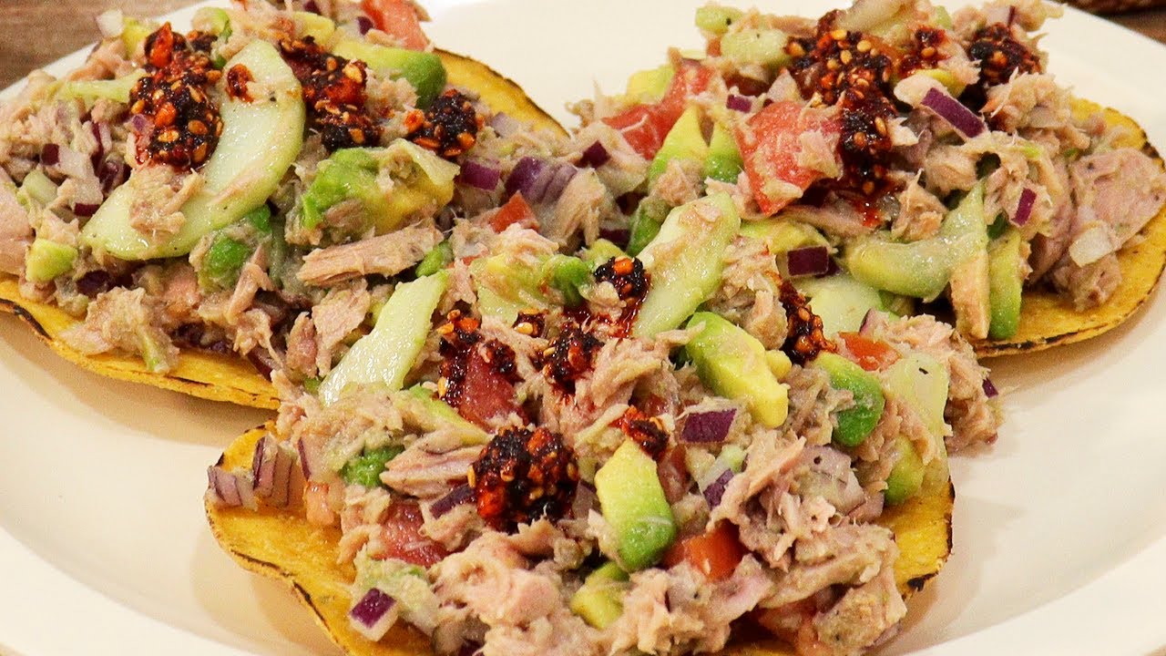 Tostadas de atún con aguacate - YouTube