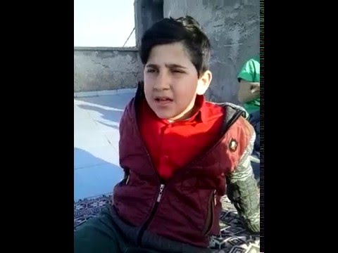 karşıdan sallanıp gelen güzele