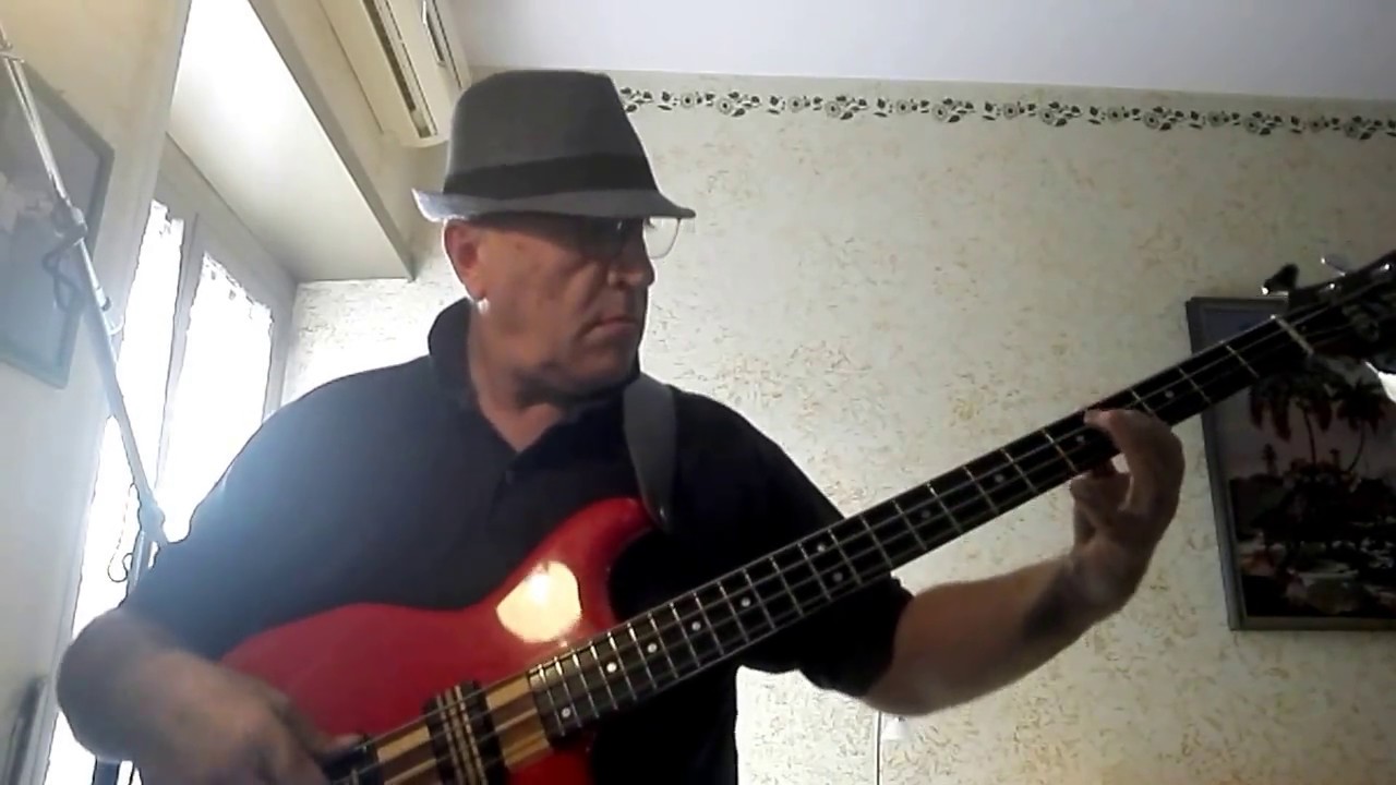 TROPPO BELLO STO GIRO DI BASSO DI CHARLIE PUTH "ATTENTION".. ECCOLO ...