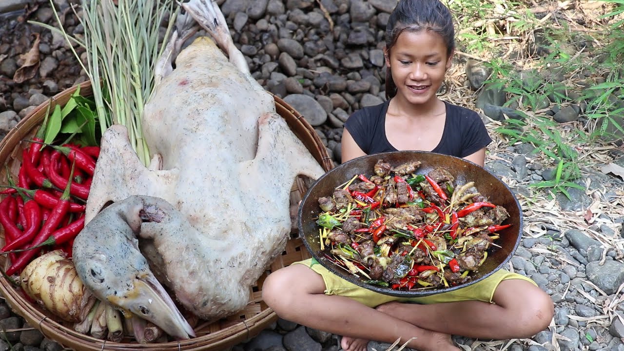 Yummy! Cooking Duck Spicy with 100 Peppers, Taste delicious - Survival ...