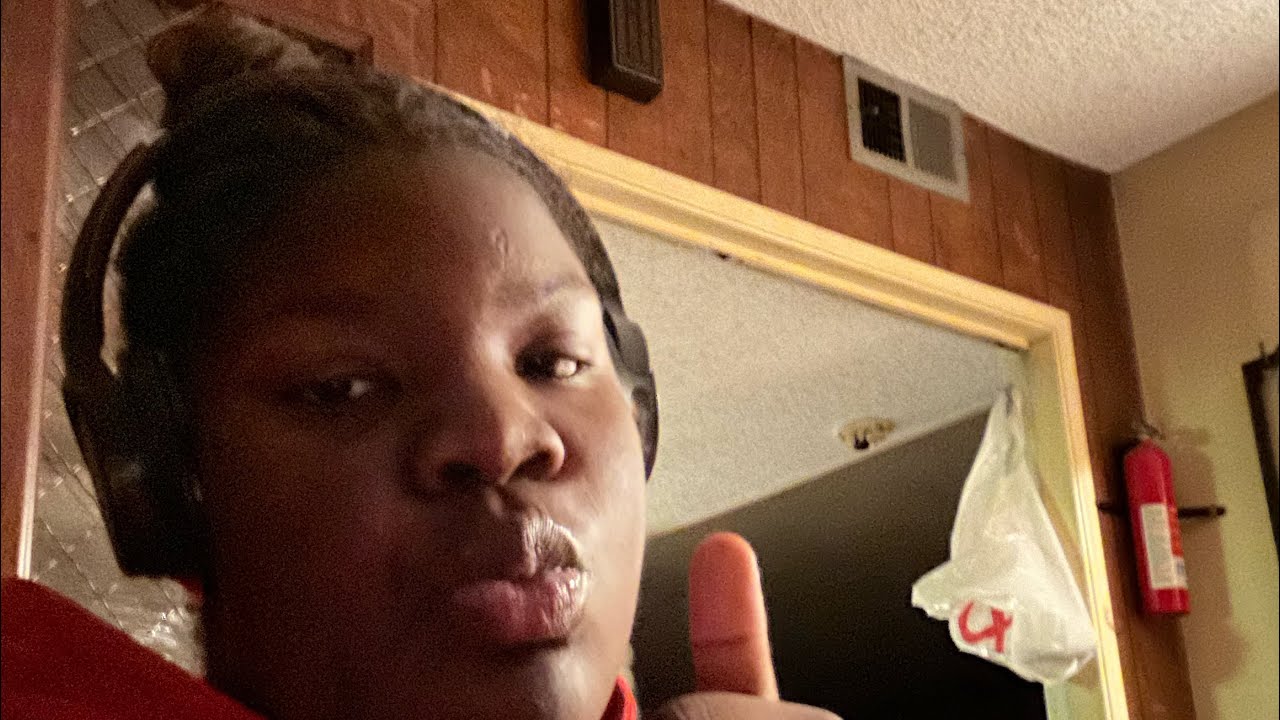 Eli was on live today and Eli was doing someone makeup I just post ...