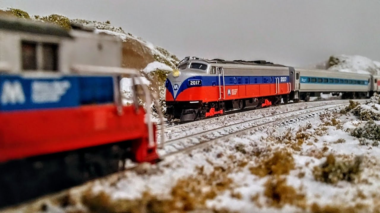 Metro-North FL9 push-pull in the snow action w GP9 on maintenance of ...