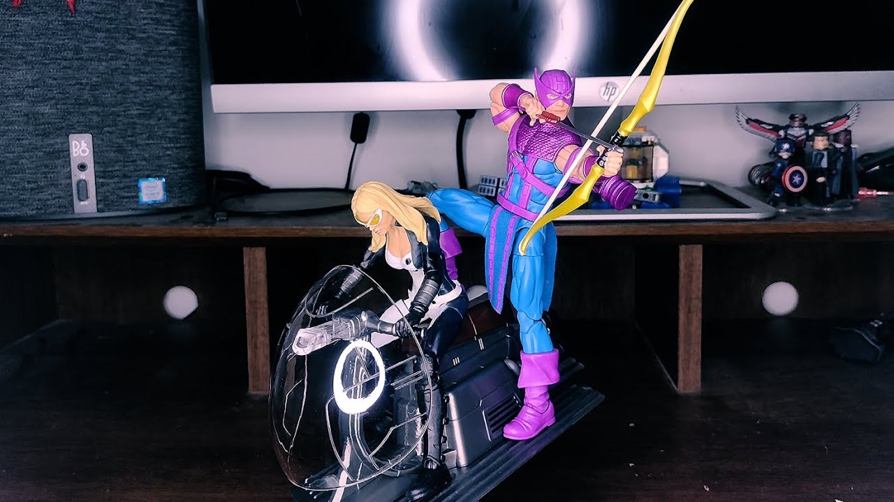 Marvel Legends deluxe Hawkeye and skycycle review - YouTube