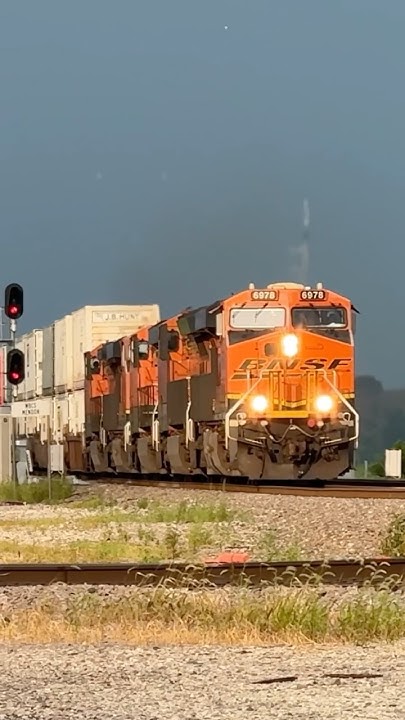 65-70 mph BNSF Z train! #bnsftrains #bnsfrailway #bnsf - YouTube