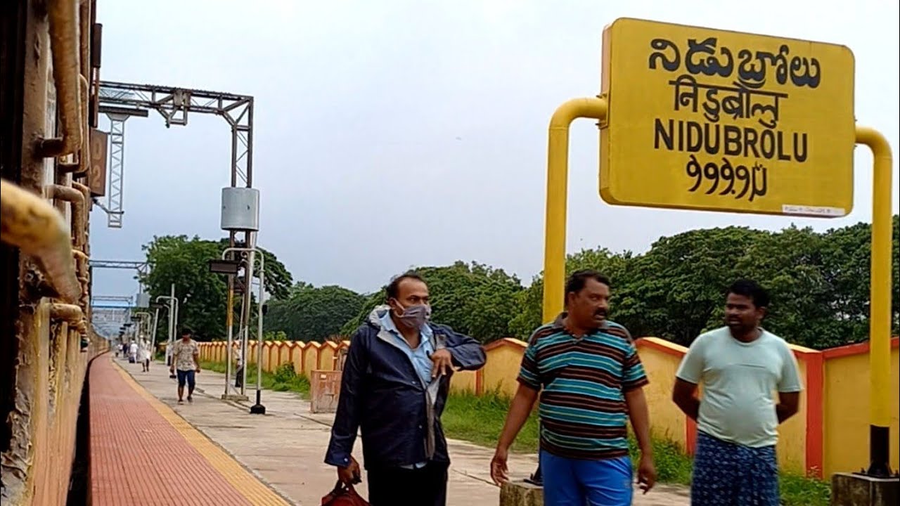 NIDUBROLU RAILWAY STATION ON BOARD 12711 PINAKINI EXPRESS - YouTube