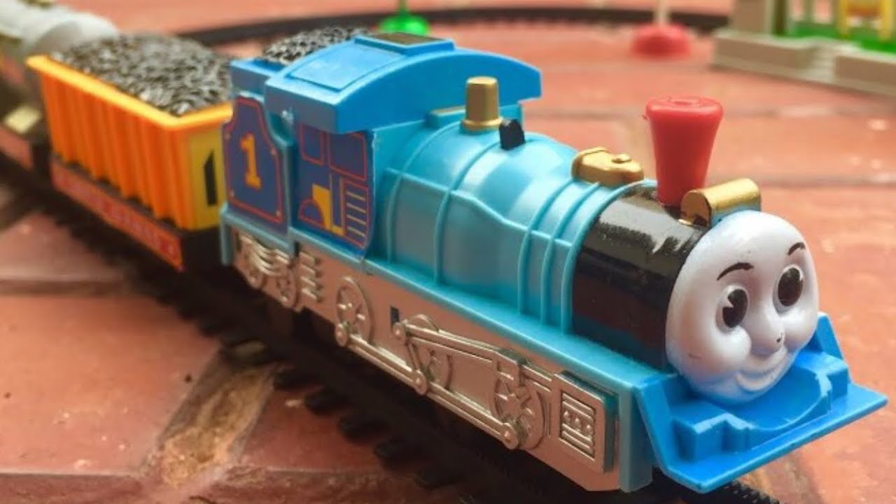 Thomas and Friends Speed Toy Train Play Set with Motorized Thomas - YouTube