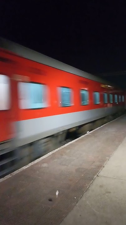 12434 Hazrat Nizamuddin - Chennai Rajdhani Express #shorts - YouTube