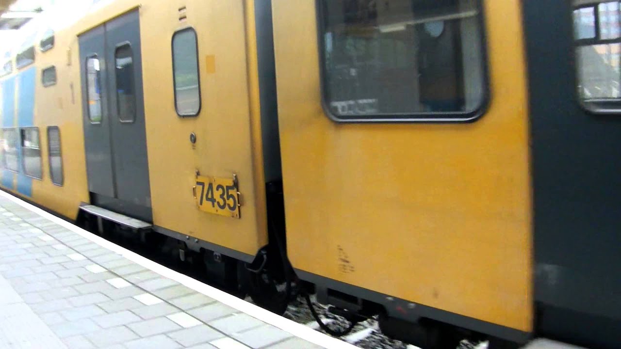 NS E-loc 1715 + DD-AR 7435 komen aan op Station Hoorn met Pantograaf ...