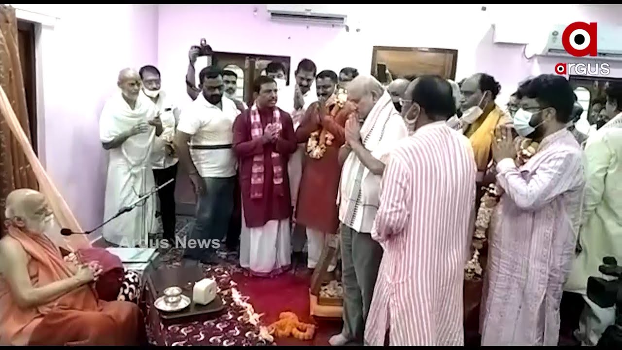Union Minister Bishweshwar Tudu meets Jagatguru Shankaracharya - YouTube