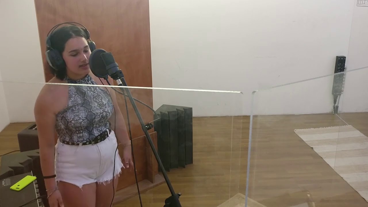 Laura Zecca - Tiki Bom Bom ( Cover ) - YouTube