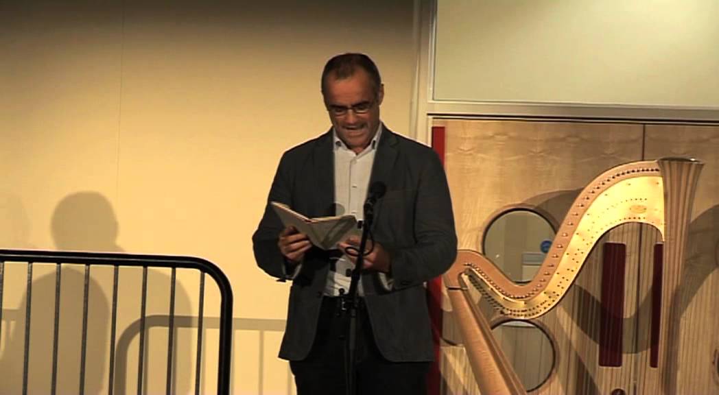 CYNGERDD Y CERDDI Tudur Dylan yn darllen cerdd gan T Llew Jones - YouTube