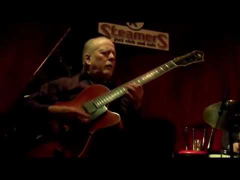 Ron Escheté Trio 2015 ~ SKJ (Blues in D flat) - YouTube