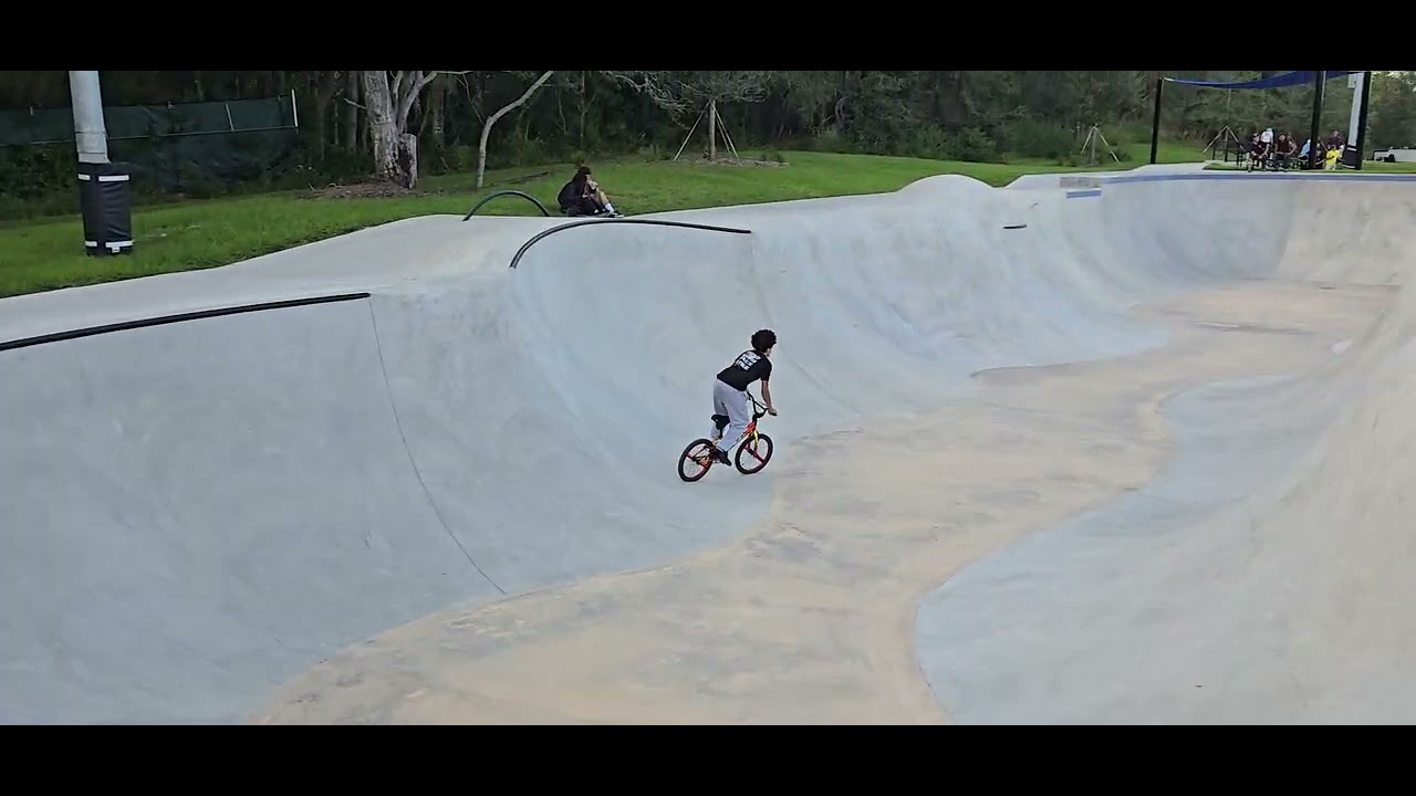 Noah's first skate park - YouTube