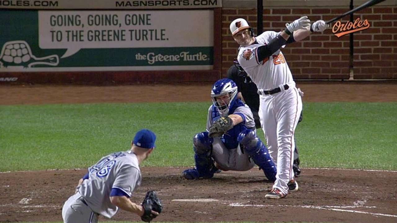 TOR@BAL: Pearce hits a three-run shot, fan grabs ball - YouTube