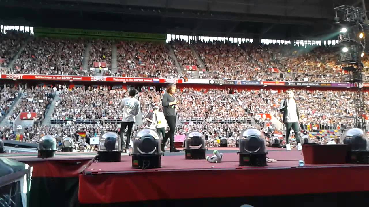 Kiss You / Liam and Harry talking - One Direction WWA Tour Düsseldorf ...