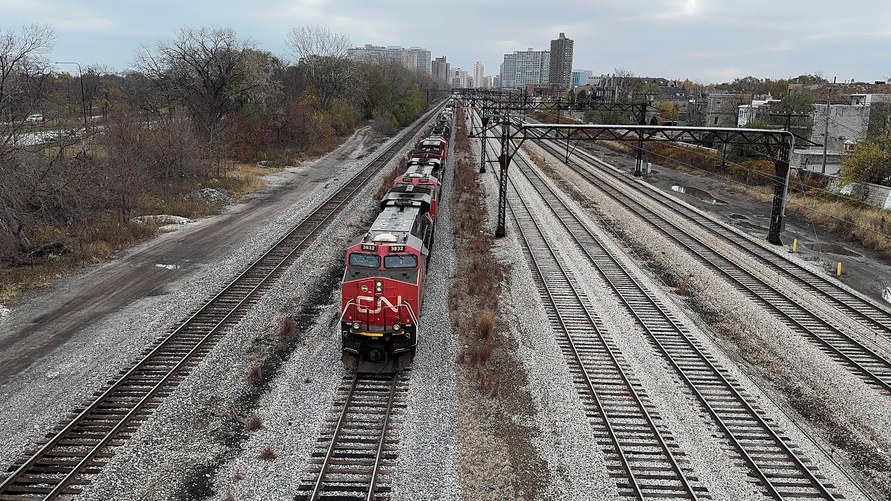 Canadian National M337 through Chicago, Illinois - YouTube