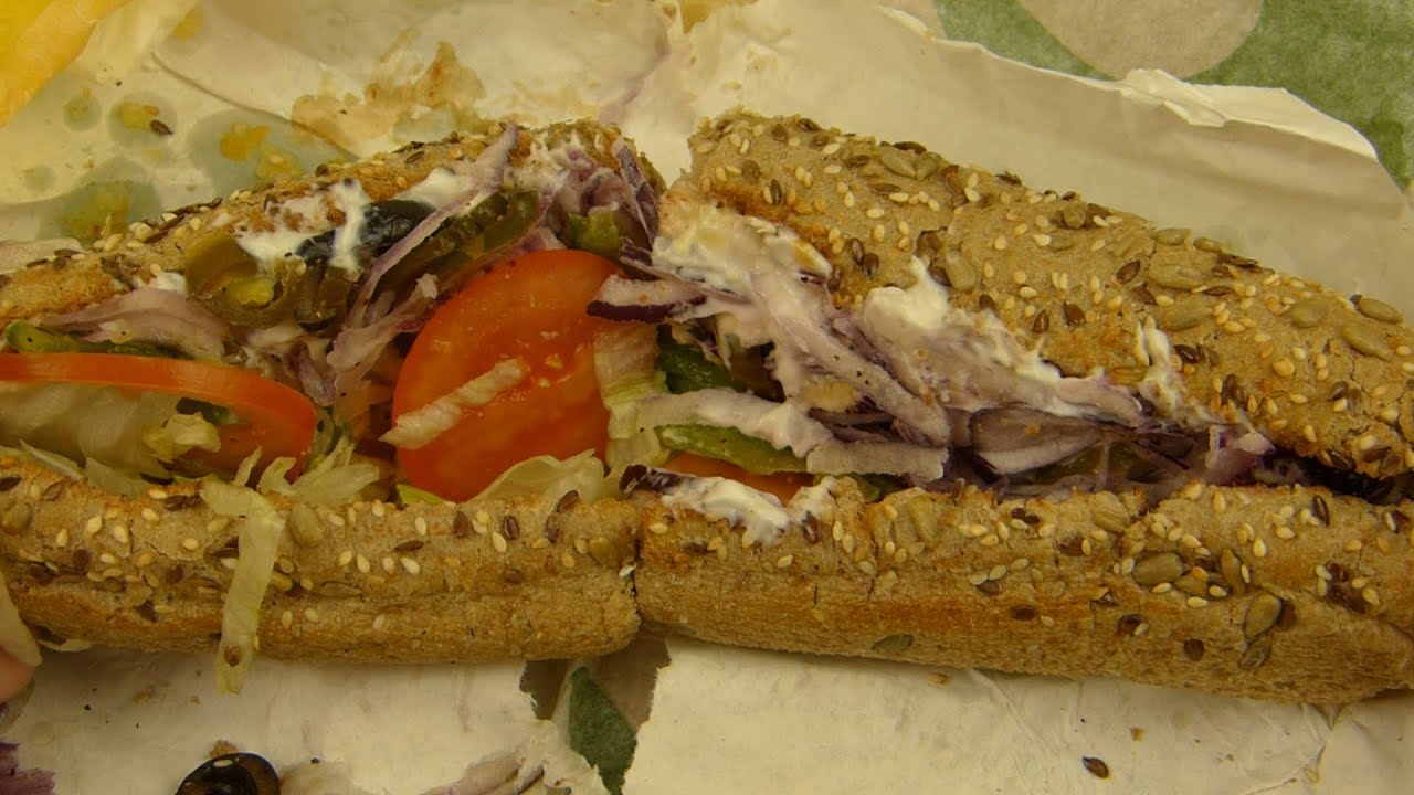 Subway - Creamy Rotisserie Flavoured Chicken Sandwich - YouTube