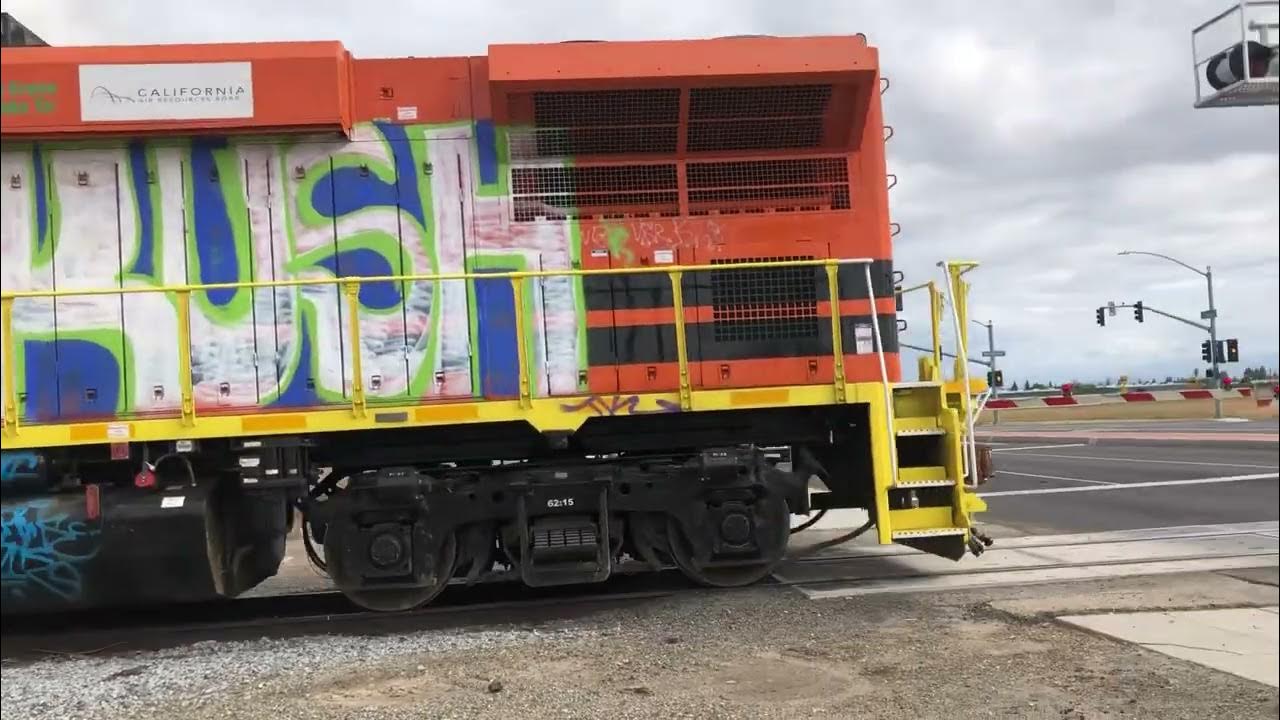 SJVR 2409 passing Clovis Ave ( ft.@sanjoaquinvalleyrailfanpro8799 ) - YouTube