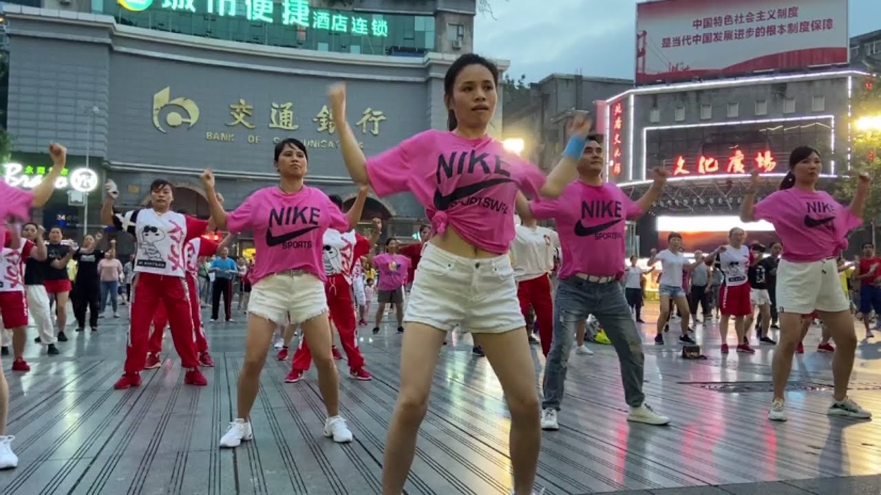 Chinese Dance viral Video || Chongqing Daily Life || Dance Performance ...