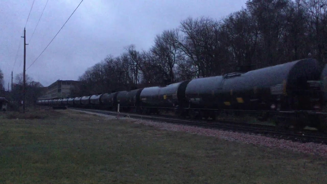 IAIS 515 leads a colorful Iowa Interstate SIBI through La Salle, IL 04 ...