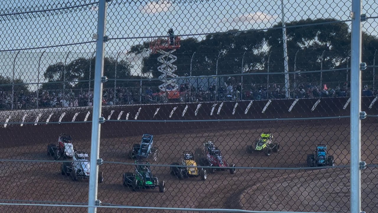 Wingless Sprints Heat 1 Tolmer Speedway Bordertown 27/12/2024 - YouTube