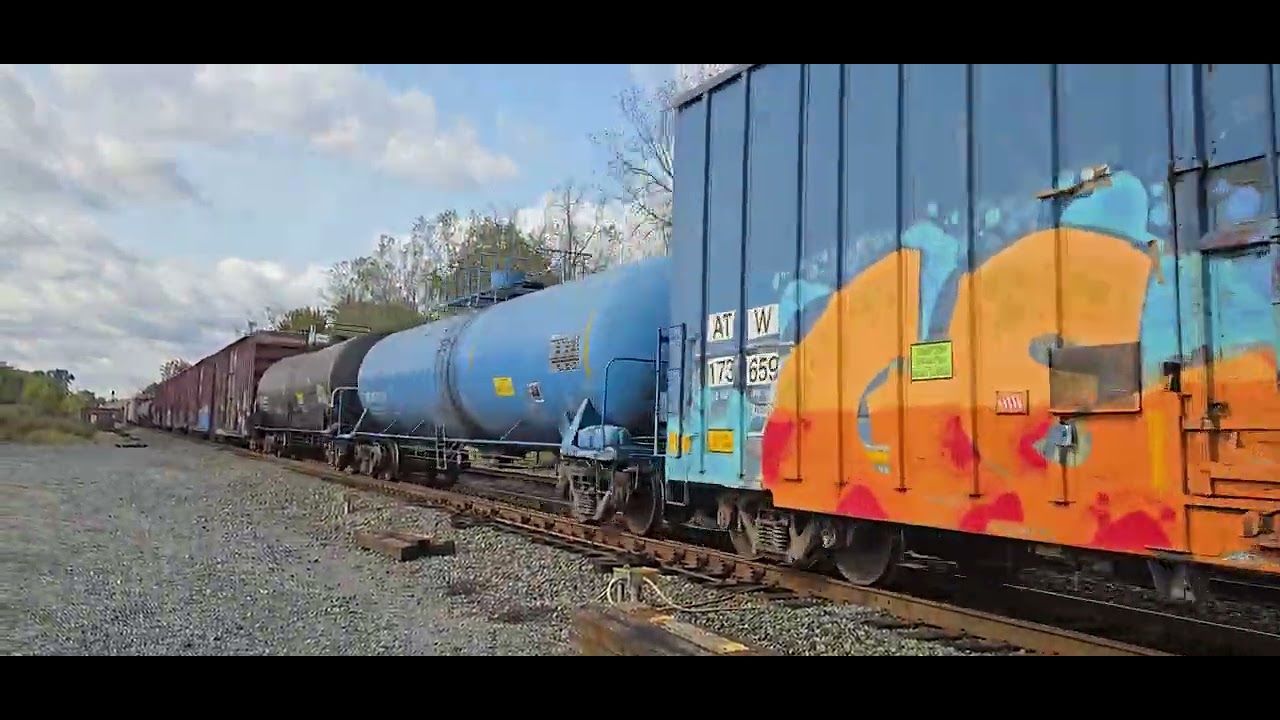 1:06 csx M384 with csx-3426/csx-7258/csx-6064 eastbound going down the westshore at attridge ...