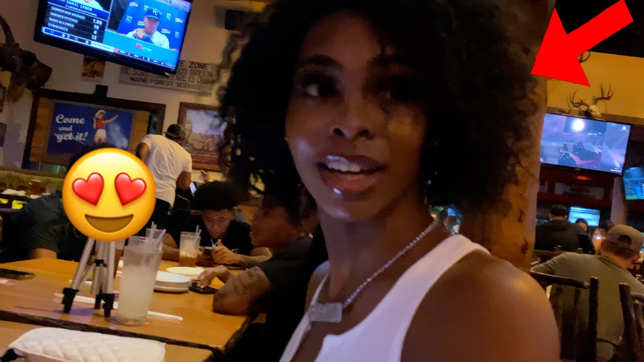 WE WENT TO EAT AFTER OUR BLIND DATE SHE ASKED IF IM ON THE MENU we-went-to-eat-after-our-blind-date-she-asked-if-im-on-the-menu