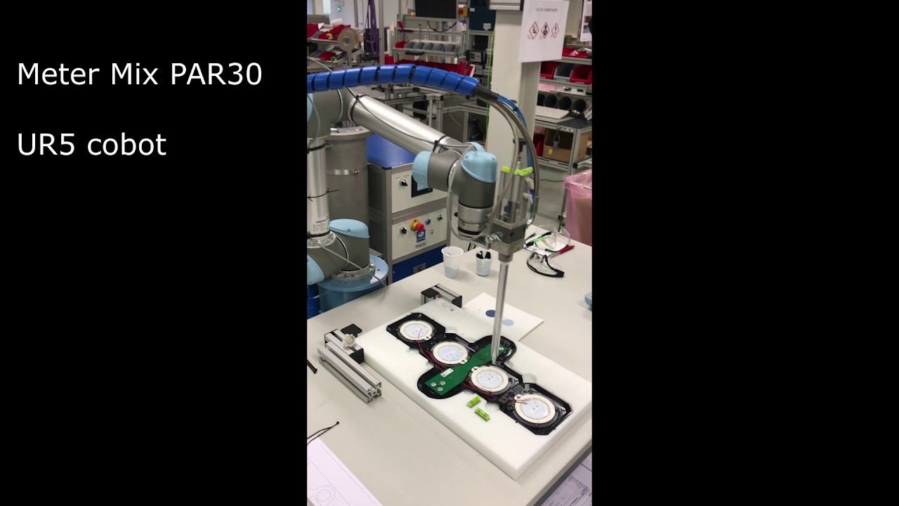 2021 Meter Mix PAR30, potting met een UR5 cobot - YouTube