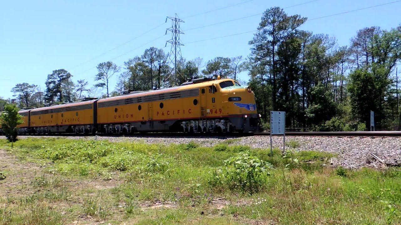 diesel e-9s 3unit union pacific houston texas 001.MOV - YouTube